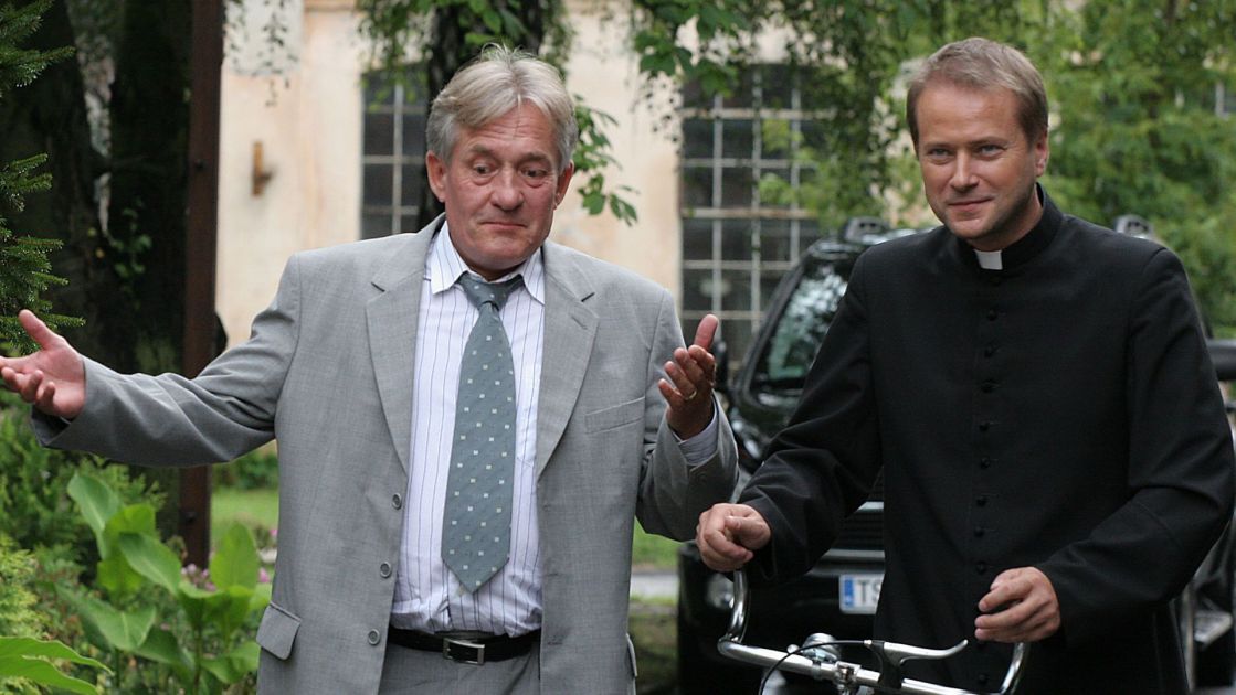 Ojciec Mateusz: odc. 1 – Obcy - serial telewizyjny, Oglądaj na TVP VOD