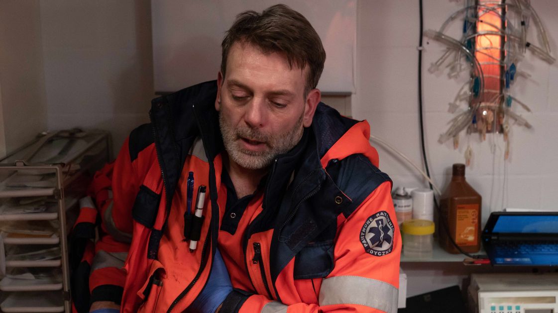 Na sygnale: odc. 227 – Mądrzejszy ustępuje - serial telewizyjny, Oglądaj na TVP VOD