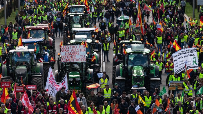Spanish farmers protest in Madrid against products from non-EU ...